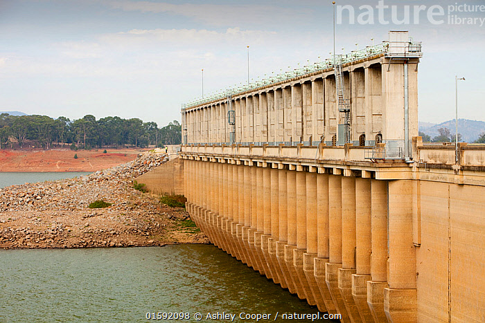 Stock photo of Lake Hume, the largest reservoir in Australia during the ...